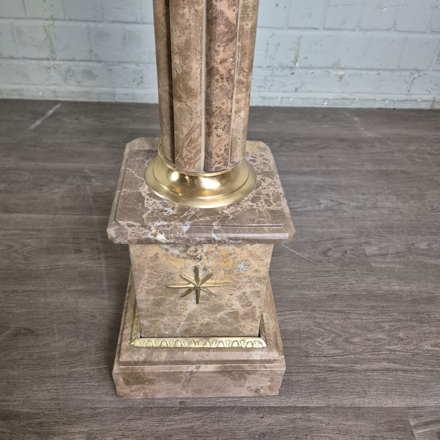 Säule Pfeiler Marmor Braun-Beige 1,05 m - Nostalgiepalast Nordhorn